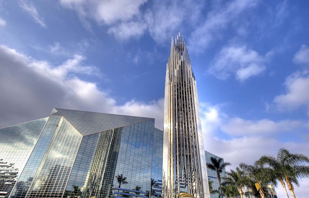 Nhà thờ kiếng . (The Crystal Cathedral )